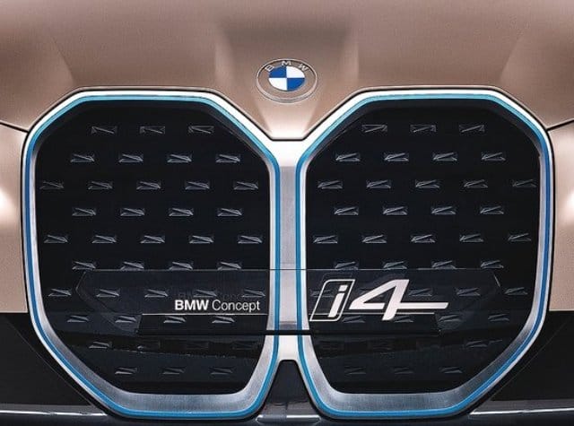 Yeni BMW logosu Gran Coupé modeli BMW Concept i4 ile sahneye çıktı